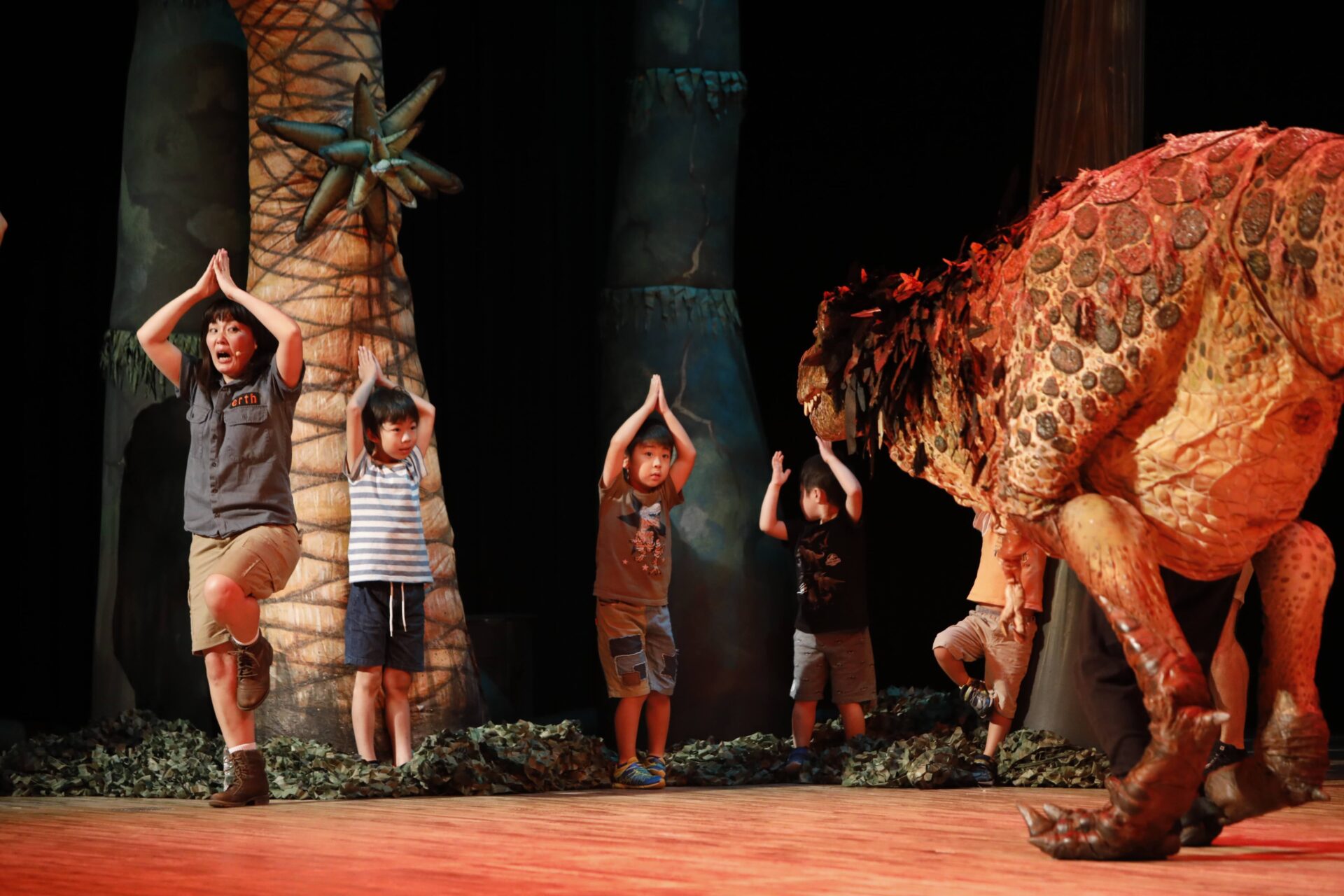 【恐竜パーク】通算50万人動員！ 体験型リアル恐竜ショー、2025年夏も全国開催！ | KidZAURUS (キッザウルス)